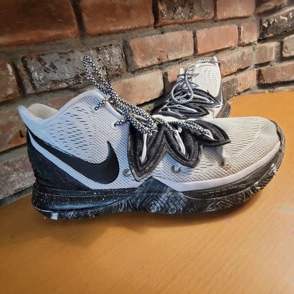 Nike | Shoes | Kyrie V Oreo Basketball Sneakers | Poshmark